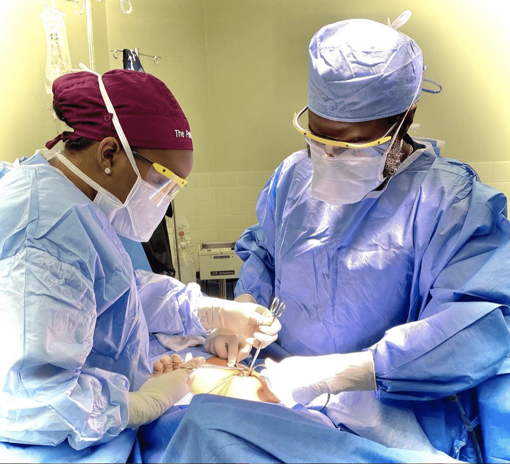 Brother And Sister Doctor Duo Team Up To Perform Surgery At Their Local ...